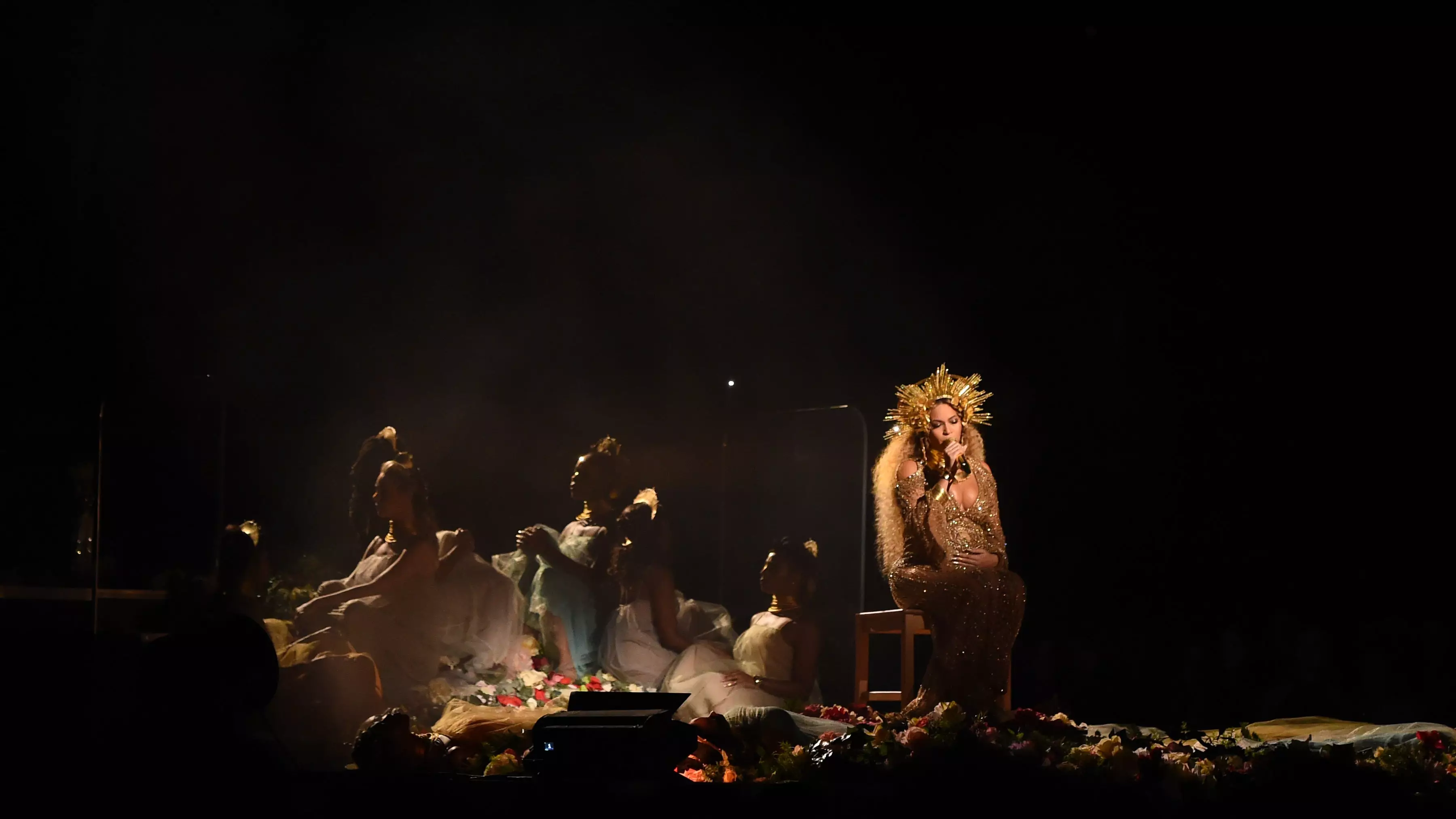 Beyonce Pregnant Grammy Performance Photos 56261_12