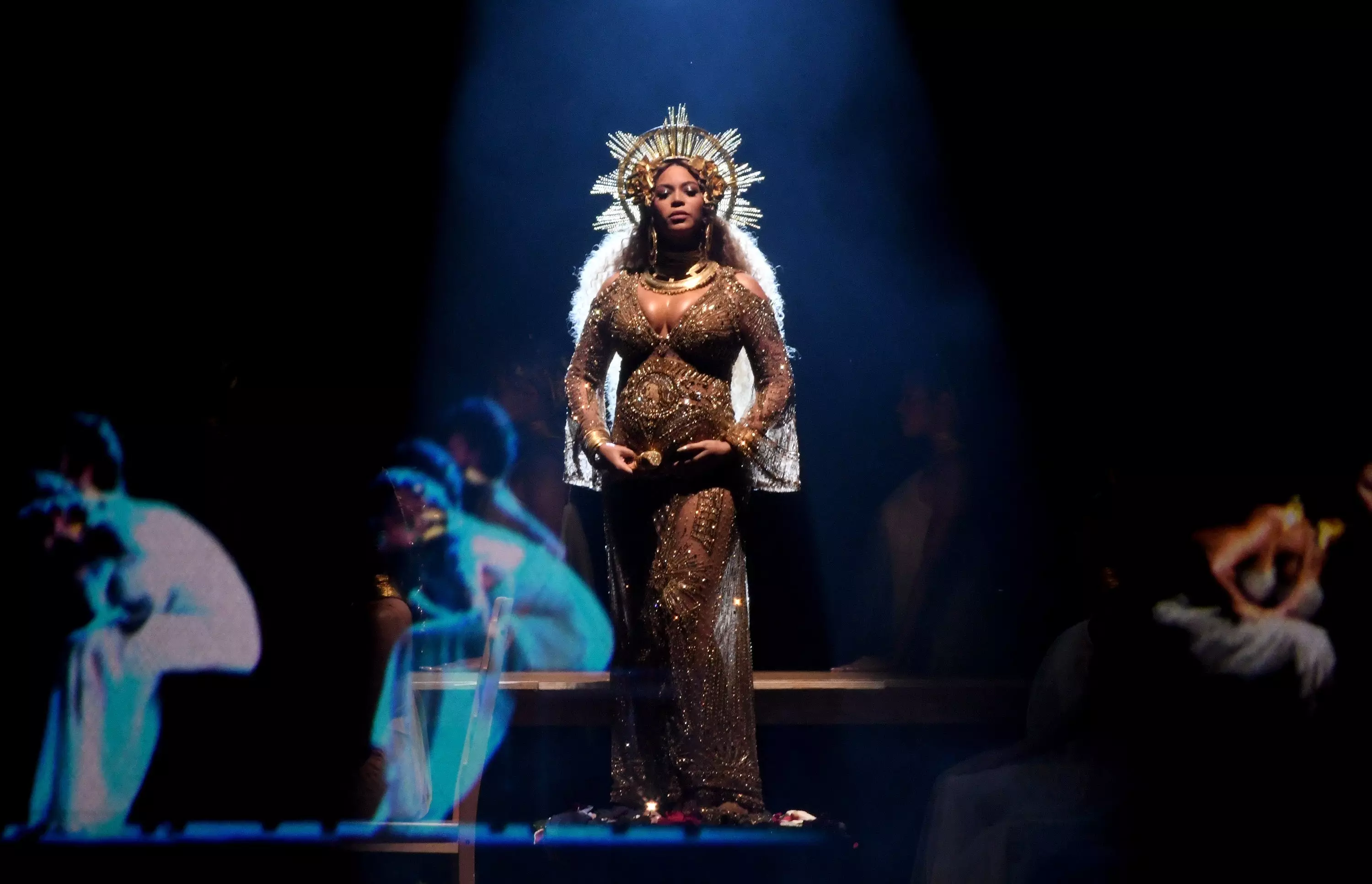 Beyonce Pregnant Grammy Performance Photos 56261_4