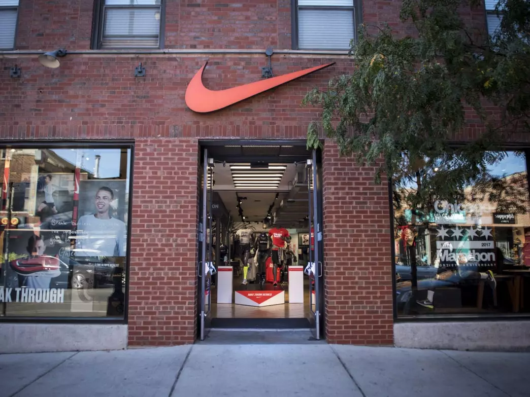 Phiếu giảm giá Nike giả với khẩu hiệu chiến dịch Colin Kaepernick Giảm giá cực lớn 'cho người da màu'