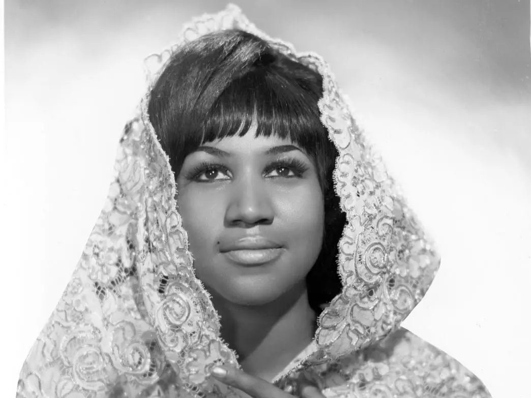 Fansen sier farvel til den legendariske sangeren Aretha Franklin