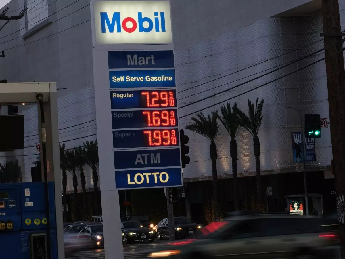 ￼Sør-Californiere bytter våpen mot gassgavekort midt i stigende bensinpriser