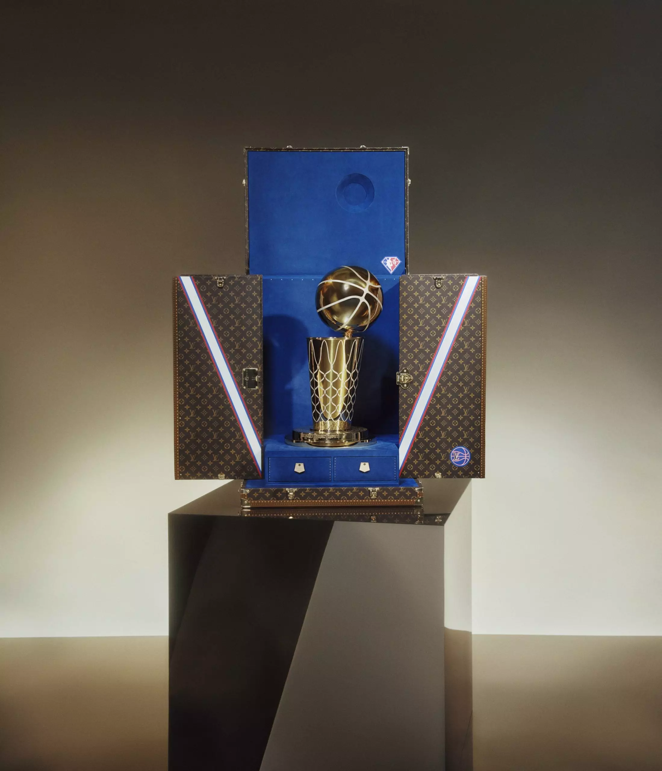 Louis Vuitton Thiab NBA Launch New Luggage Collection