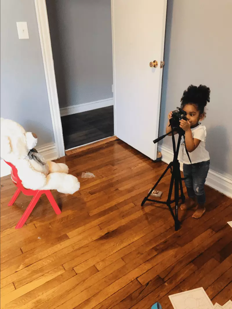 Dizze trijejierrige út Brooklyn wurdt ynternetferneamd om har fotografyfeardigens