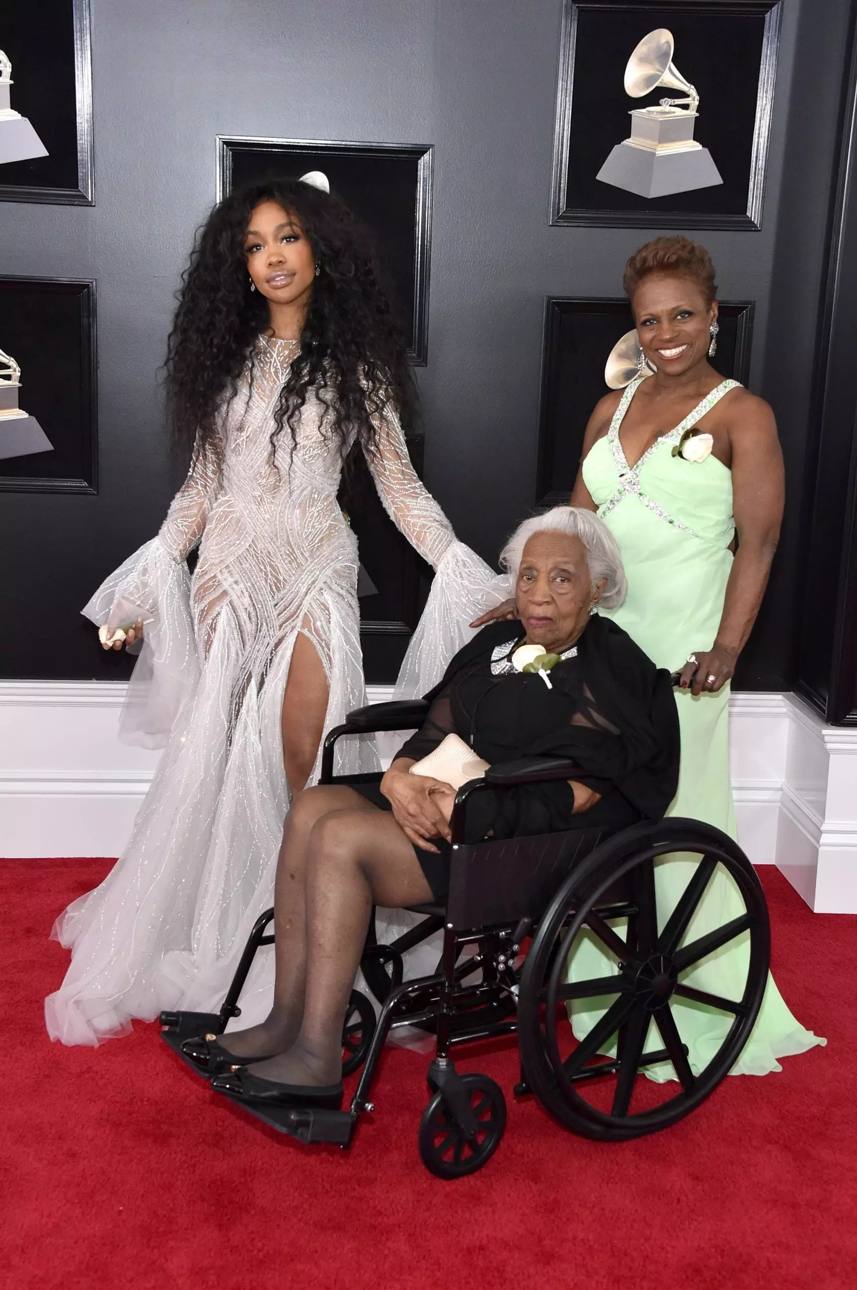 17 fotos de estrelas participando do Grammy com suas mães 6899_9