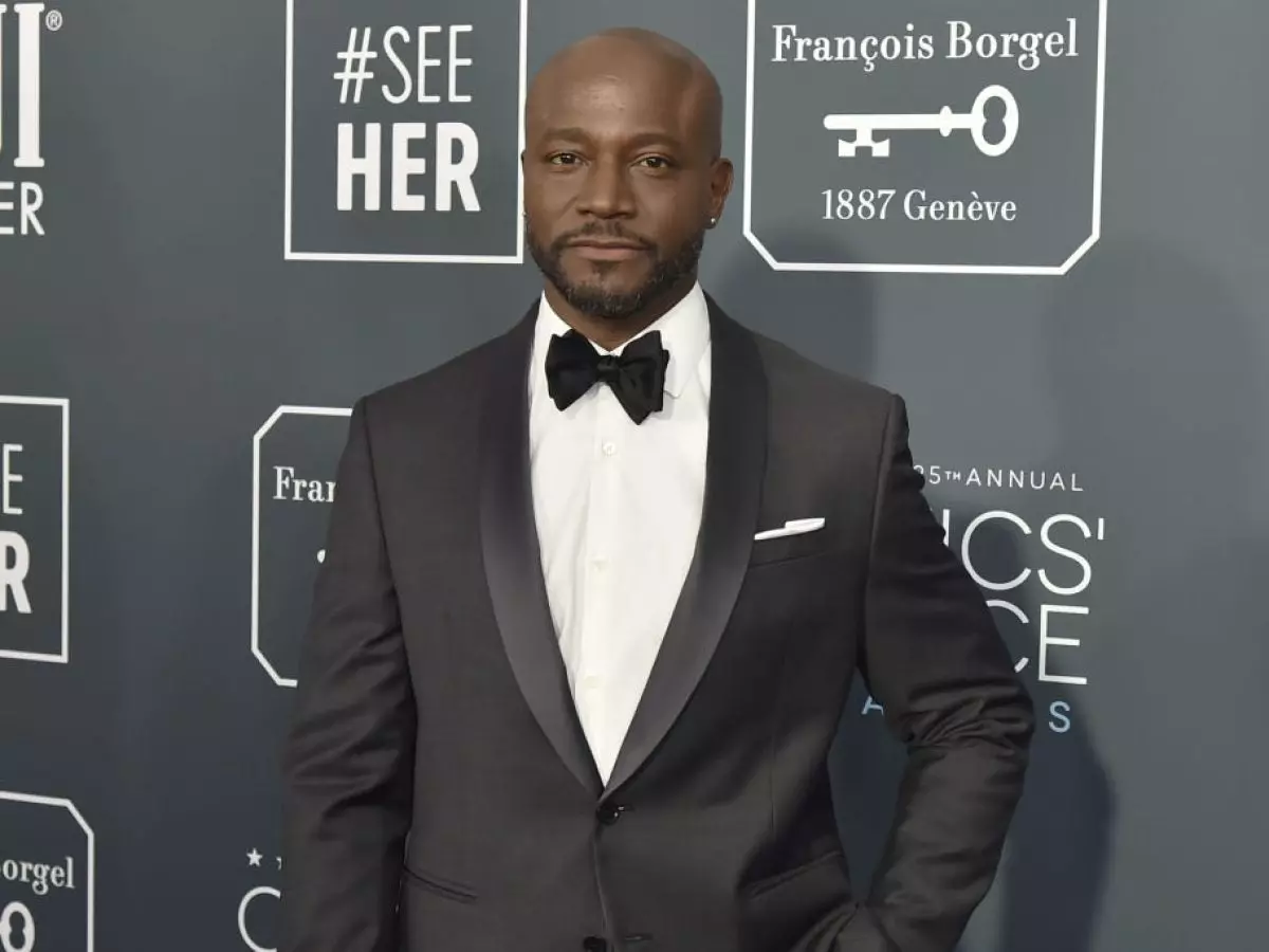 Taye Diggs 公開了與失眠症的“痛苦”鬥爭