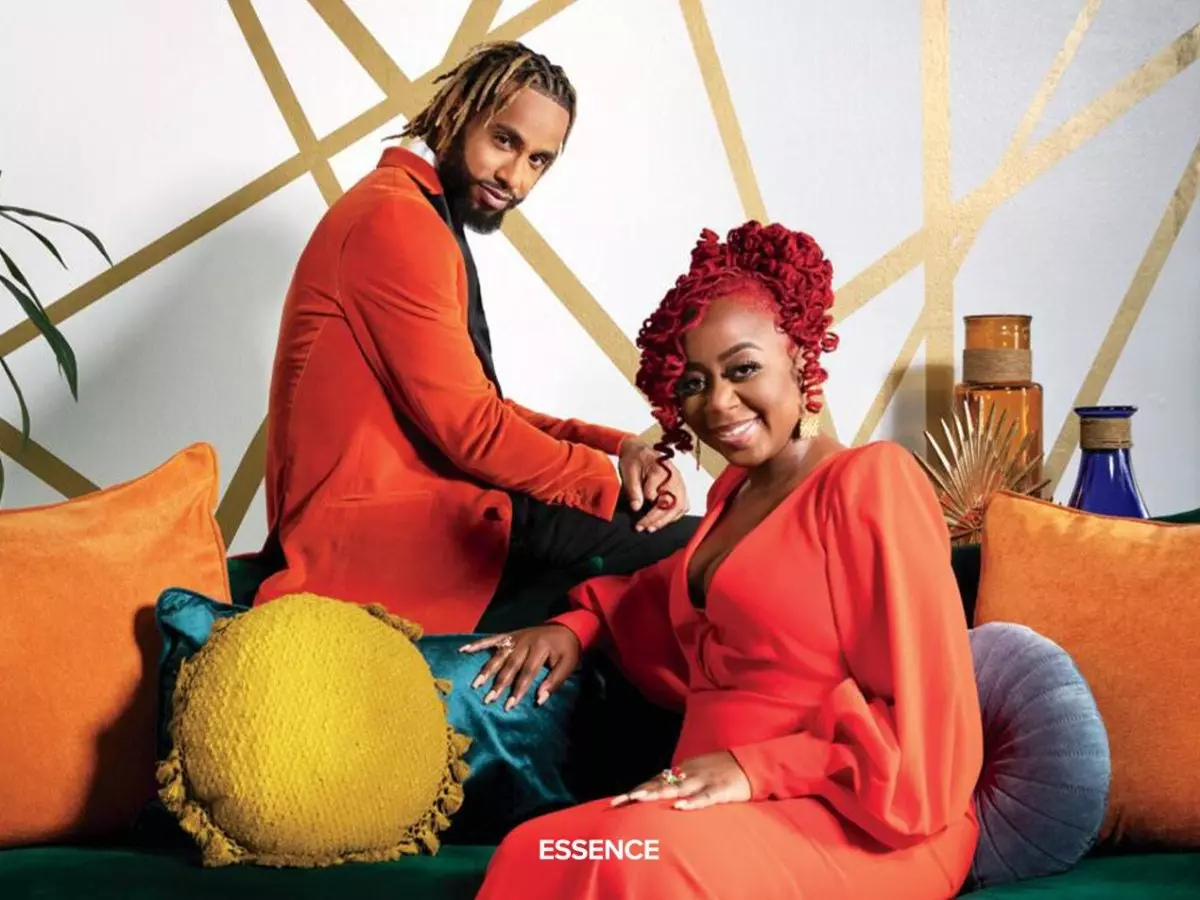 Pinky Cole e Derrick Hayes sono caldi in cucina su ESSENCE Jan/Feb Cover