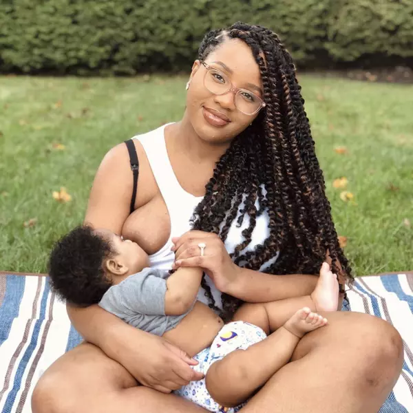 14 opolnomočenih fotografij temnopoltih žensk, ki normalizirajo dojenje 7591_3