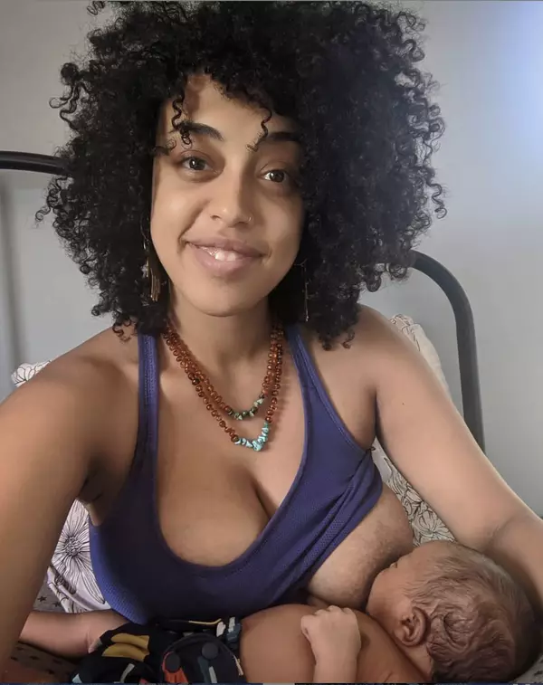 14 opolnomočenih fotografij temnopoltih žensk, ki normalizirajo dojenje 7591_5