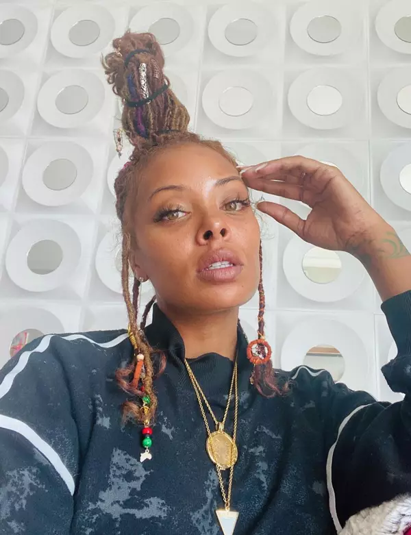 Eva Marcille သည် သူမ၏ Locs အသစ်၏ လွတ်လပ်မှုကို နှစ်သက်သည်။ 7608_4