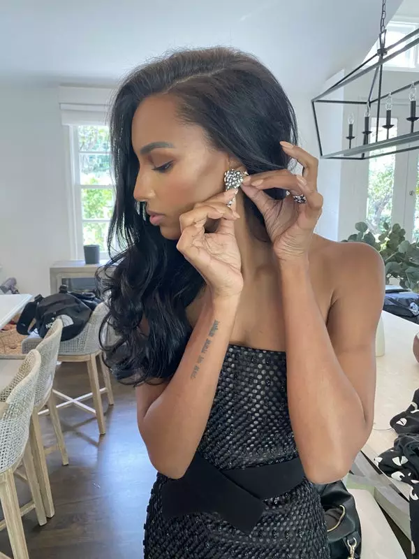 Jasmine Tookes preparándose para los 51st NAACP Image Awards 7645_2