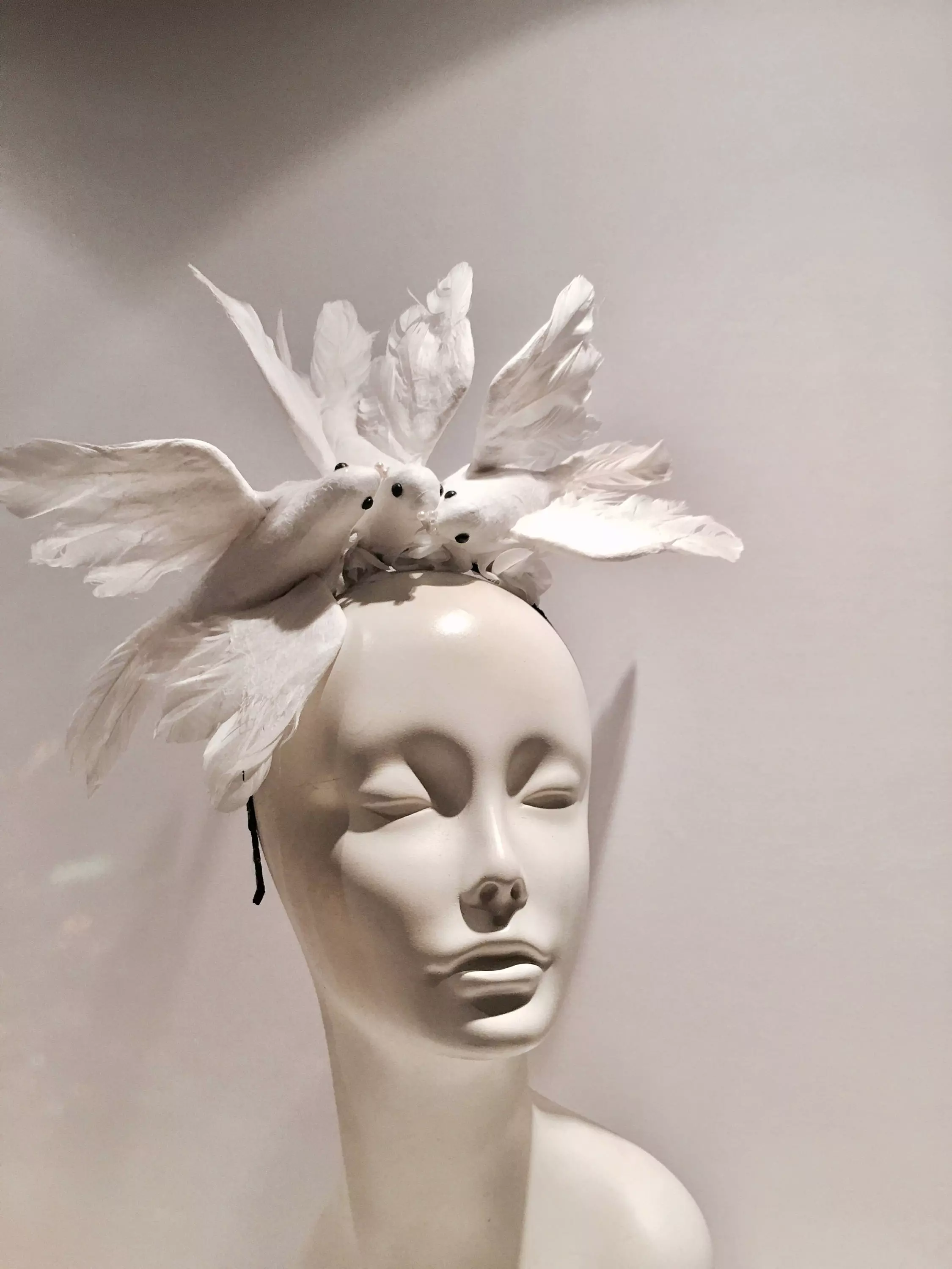 The Battle Of The Headpieces at the AMAs 7653_6