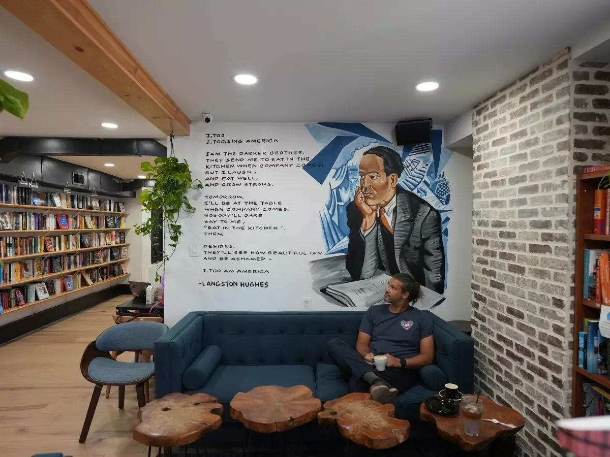 Baldwin & Co. În NOLA este o cafenea și o librărie cu o misiune