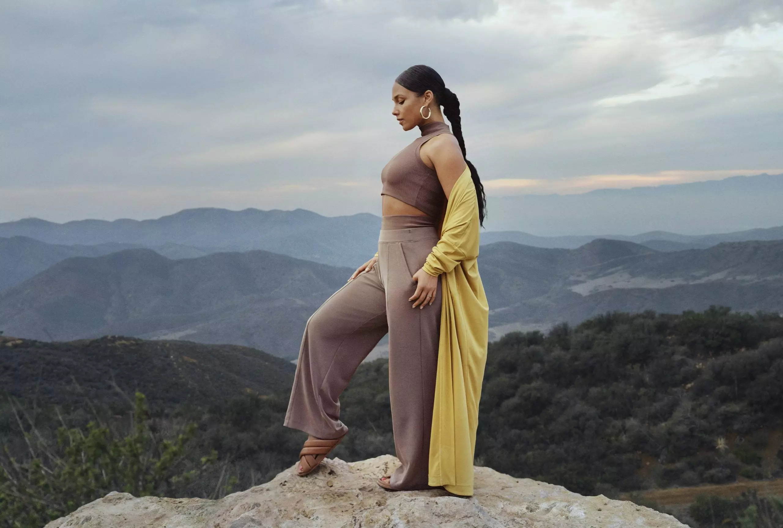 Alicia Keys collabora con Athleta per una collezione must-have realizzata per le mamme multitasking e altro ancora