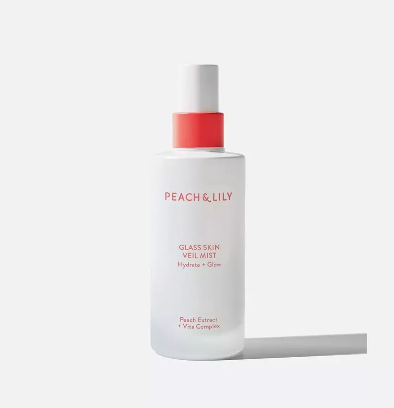 Peach & Lily's Face Mist For Glassy Skin Is Uiteindelik Hier