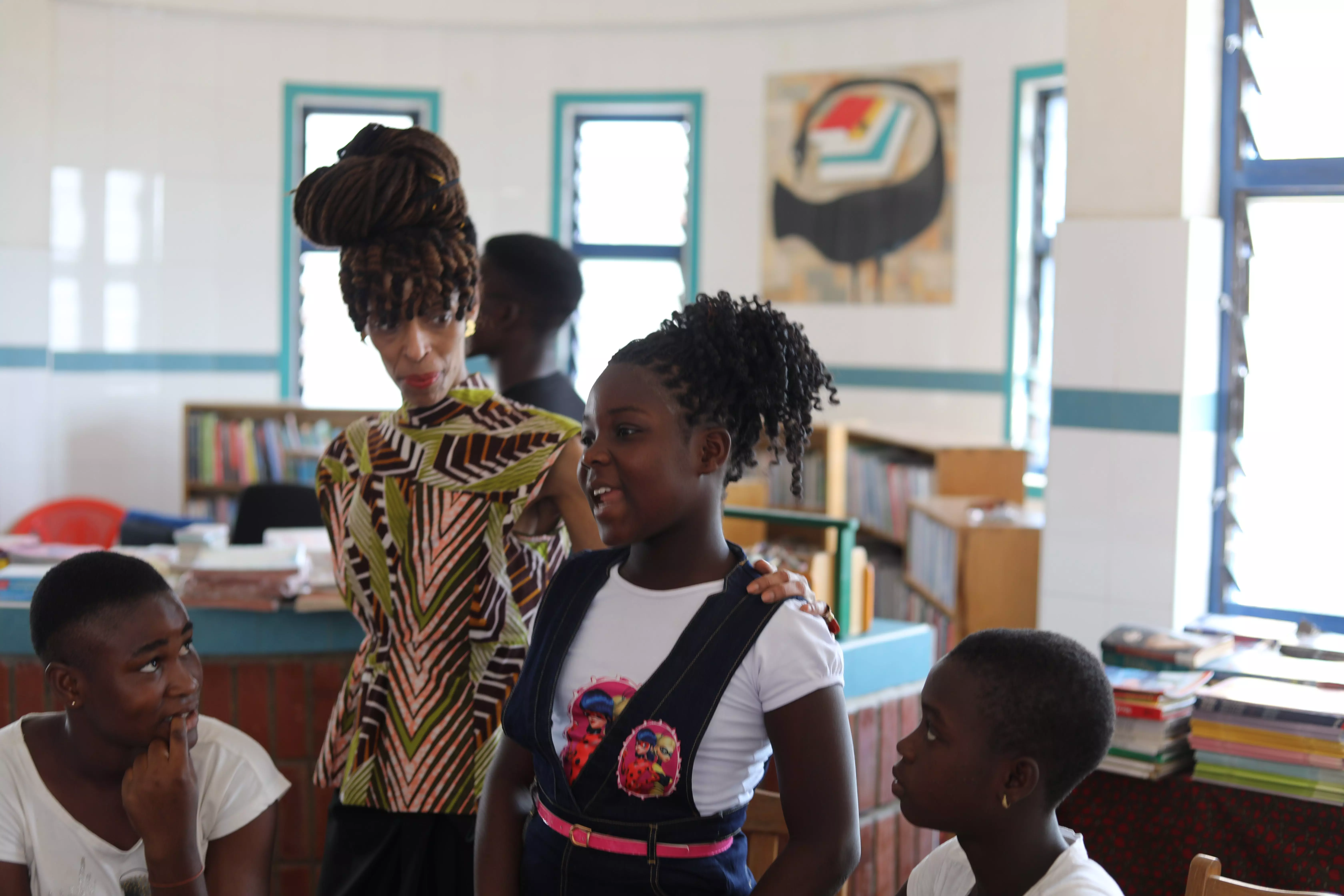تعاون مهرجان ESSENCE Full Circle مع المصمم شيدزا ماكونين لتمكين الفتيات الصغيرات وتعليمهن في غانا