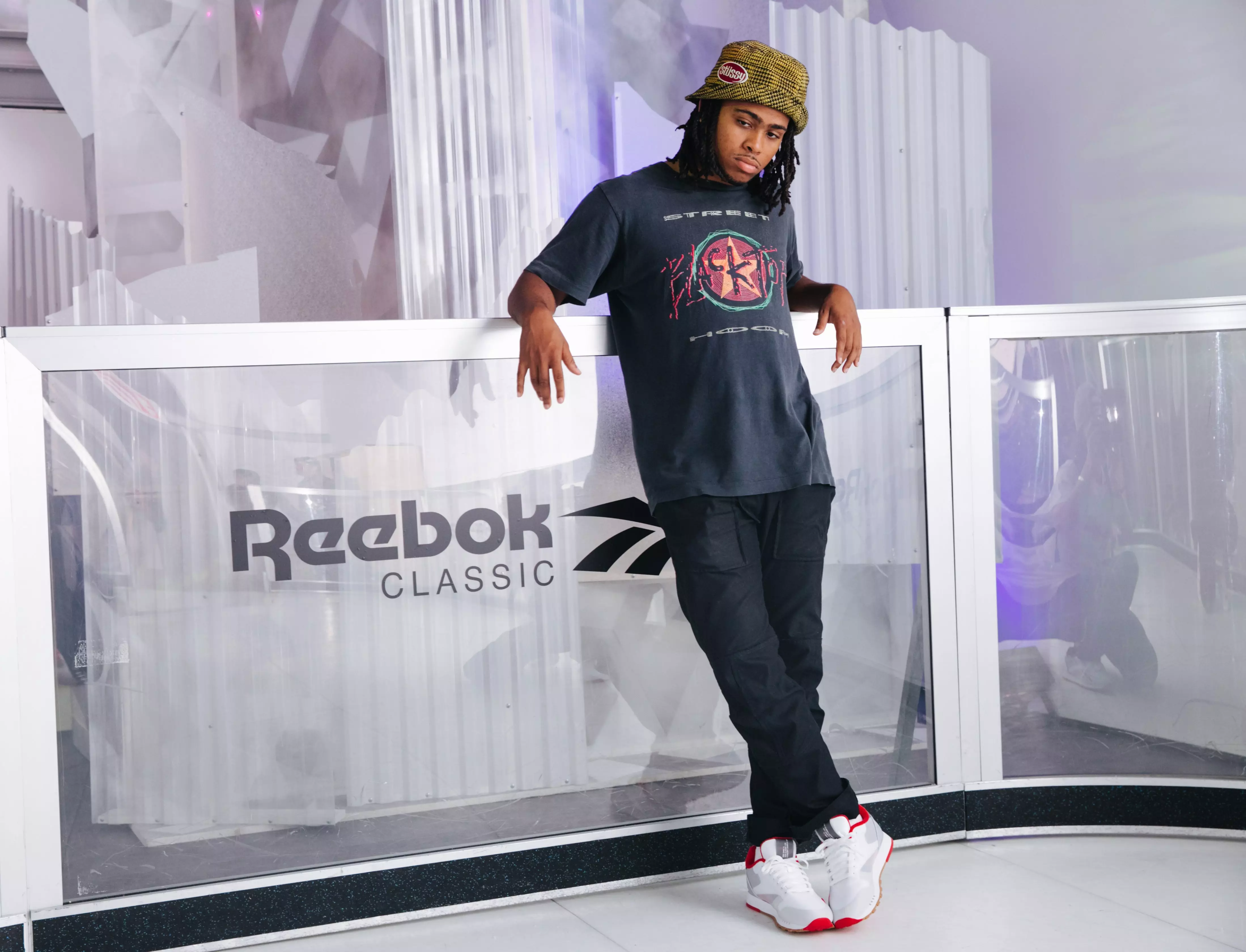 Reebok na-eme ka ọ dị jụụ na New York City site na iji ihe mmapụta ice na-agbapụta ka ọ bụrụ mpụta ya na-agbanwe mkpokọta akara ngosi 'TRANSPARENCY'