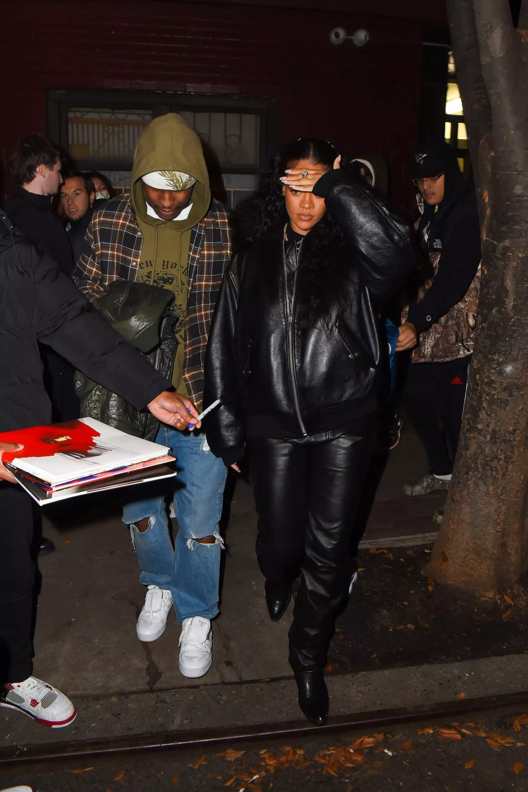 Die schwangere Rihanna stolzierte vor ihrer großen Ankündigung durch NYC (und niemand hatte eine Ahnung) 8493_15