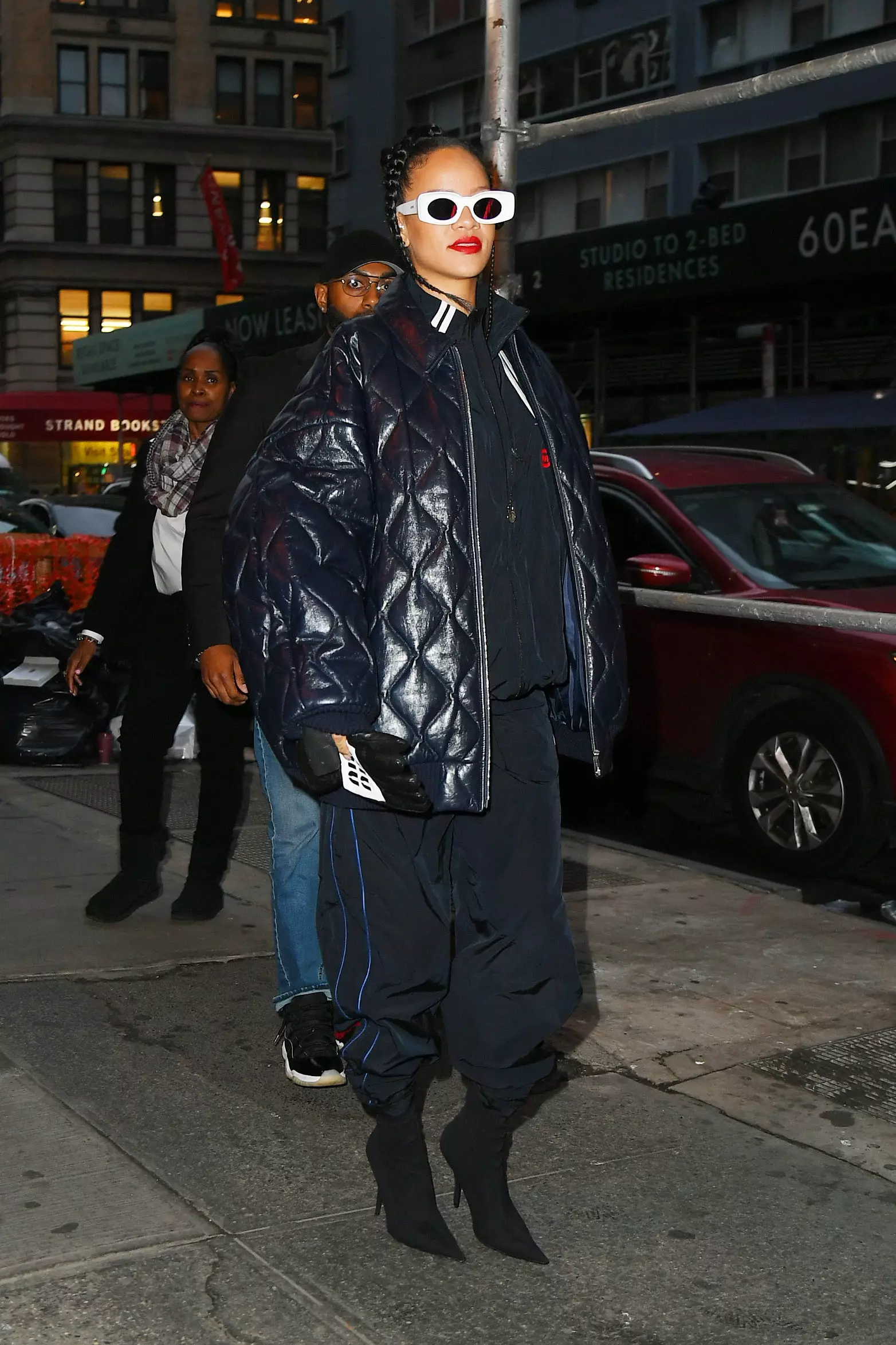 Die schwangere Rihanna stolzierte vor ihrer großen Ankündigung durch NYC (und niemand hatte eine Ahnung) 8493_17