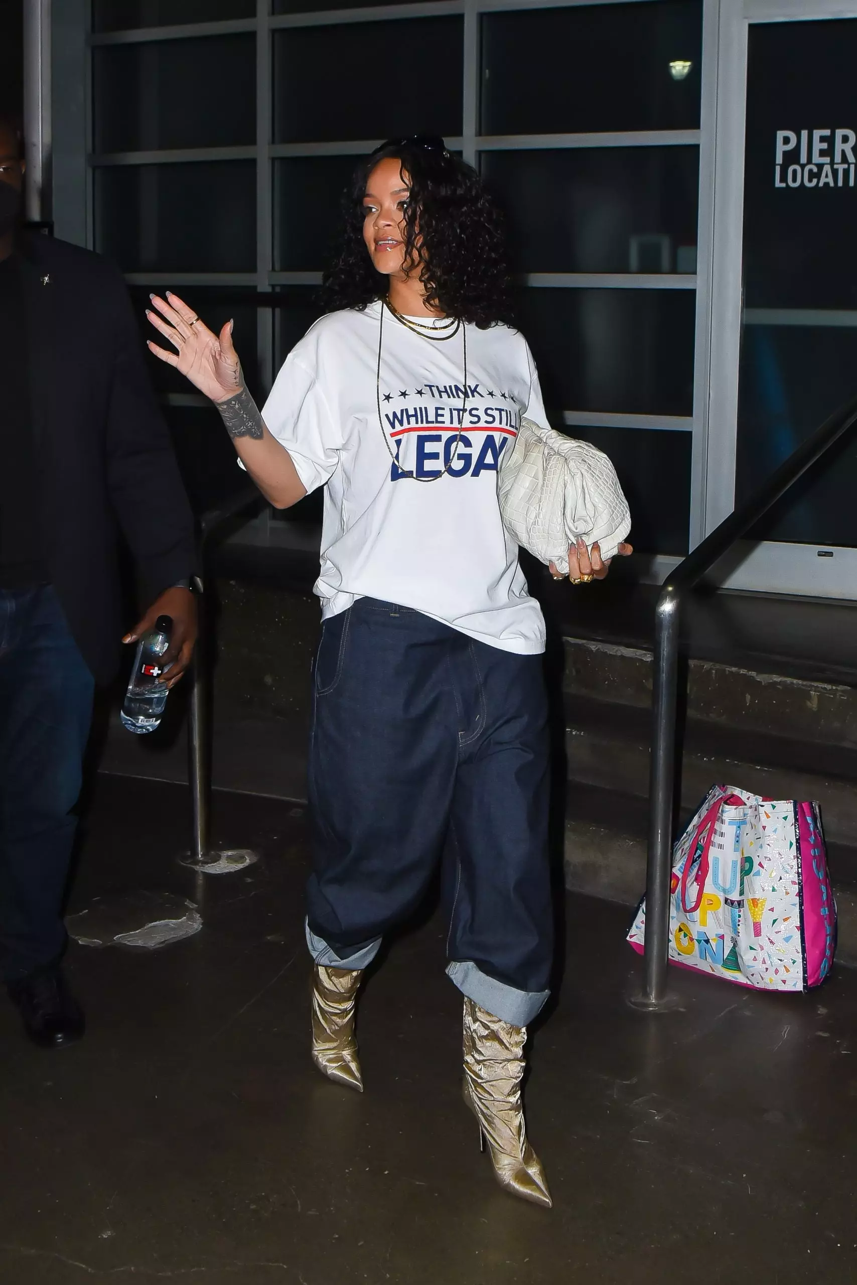 Die schwangere Rihanna stolzierte vor ihrer großen Ankündigung durch NYC (und niemand hatte eine Ahnung) 8493_18