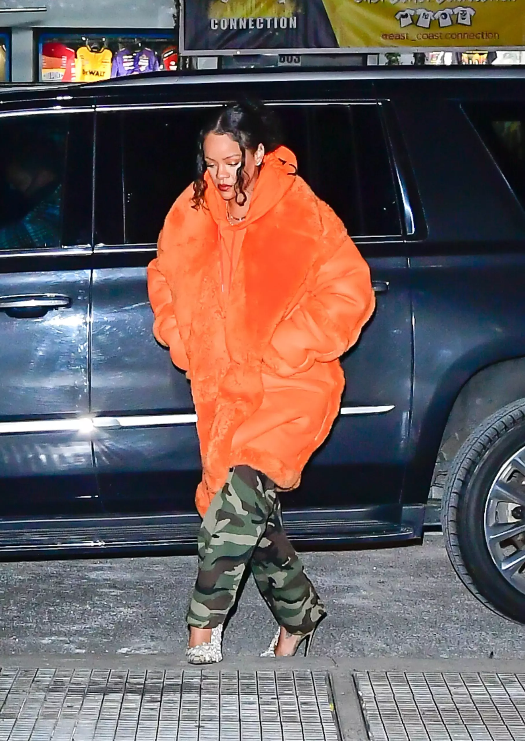 Die schwangere Rihanna stolzierte vor ihrer großen Ankündigung durch NYC (und niemand hatte eine Ahnung) 8493_5