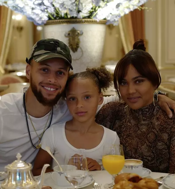 Bon Aniversare! Ayesha și Steph Curry sărbătoresc ziua de naștere a fiicei Riley la Paris 8765_5