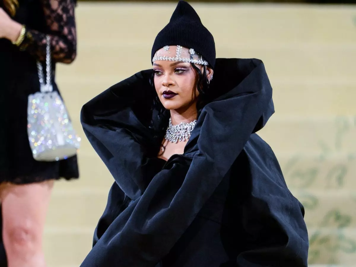 Exklusiv: Rihanna teilt die Details hinter ihrem MET-Gala-Teppich-Look