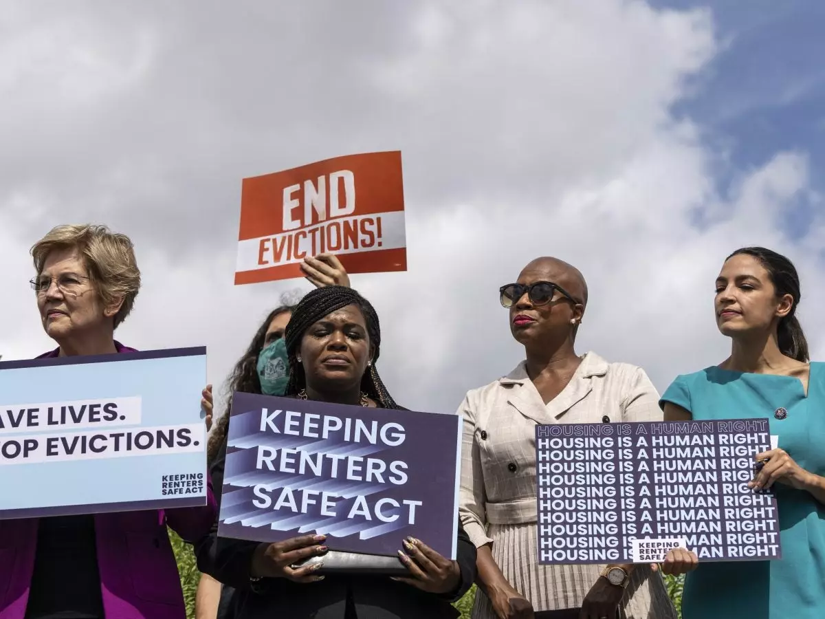 Kongresskvinne Cori Bush introduserer "Keeping Renters Safe Act of 2021"