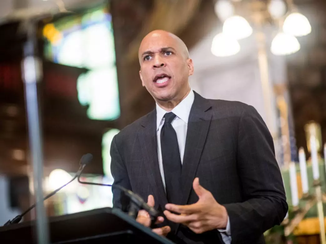 Cory Booker: EPA Gen 'Responsablite' Pou Ede Newark Atravè Kriz Plon