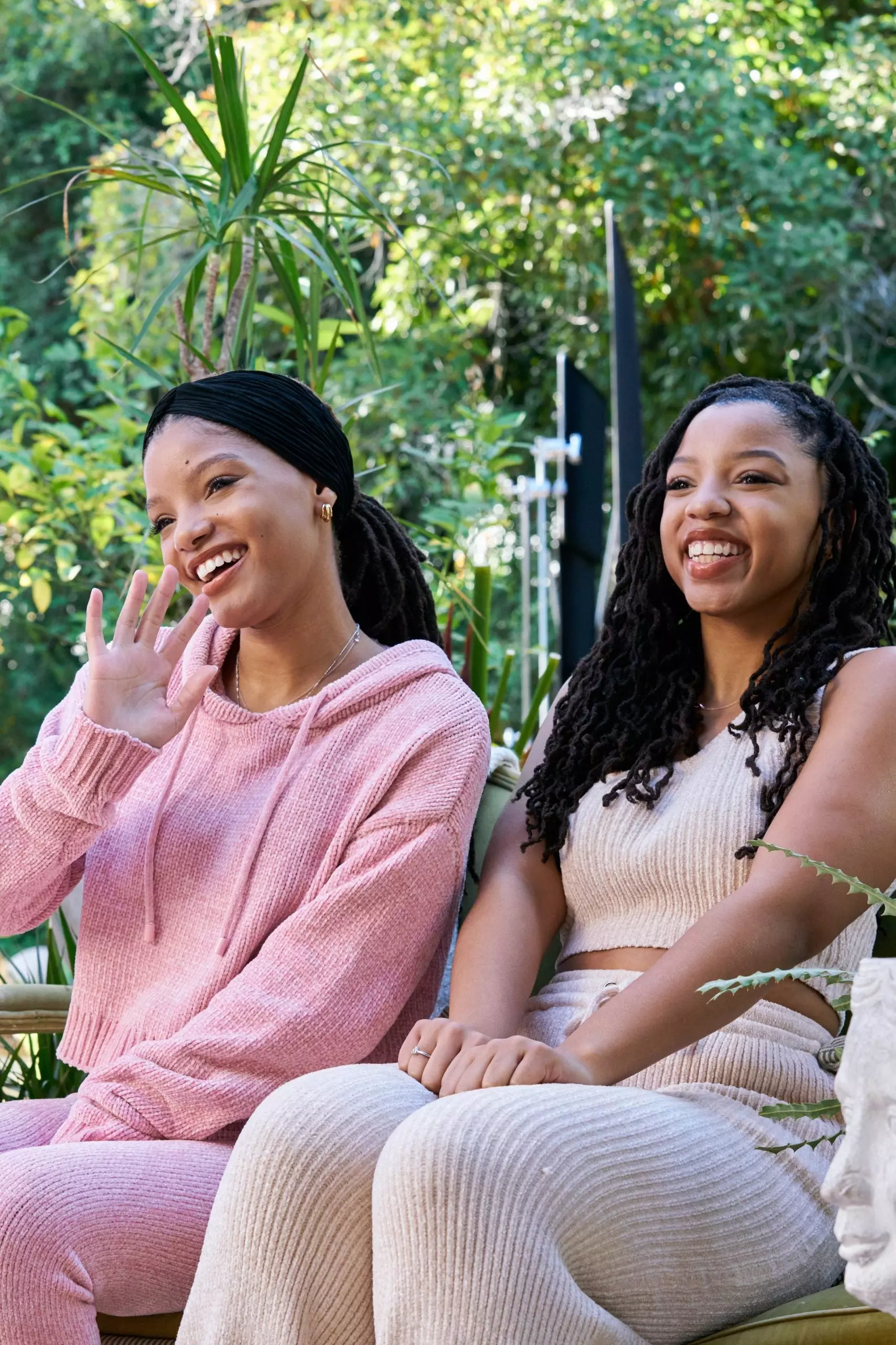 Chloe & Halle, Neutrogena bilen hyzmatdaşlygy we karantinde manikýursyz bolmak