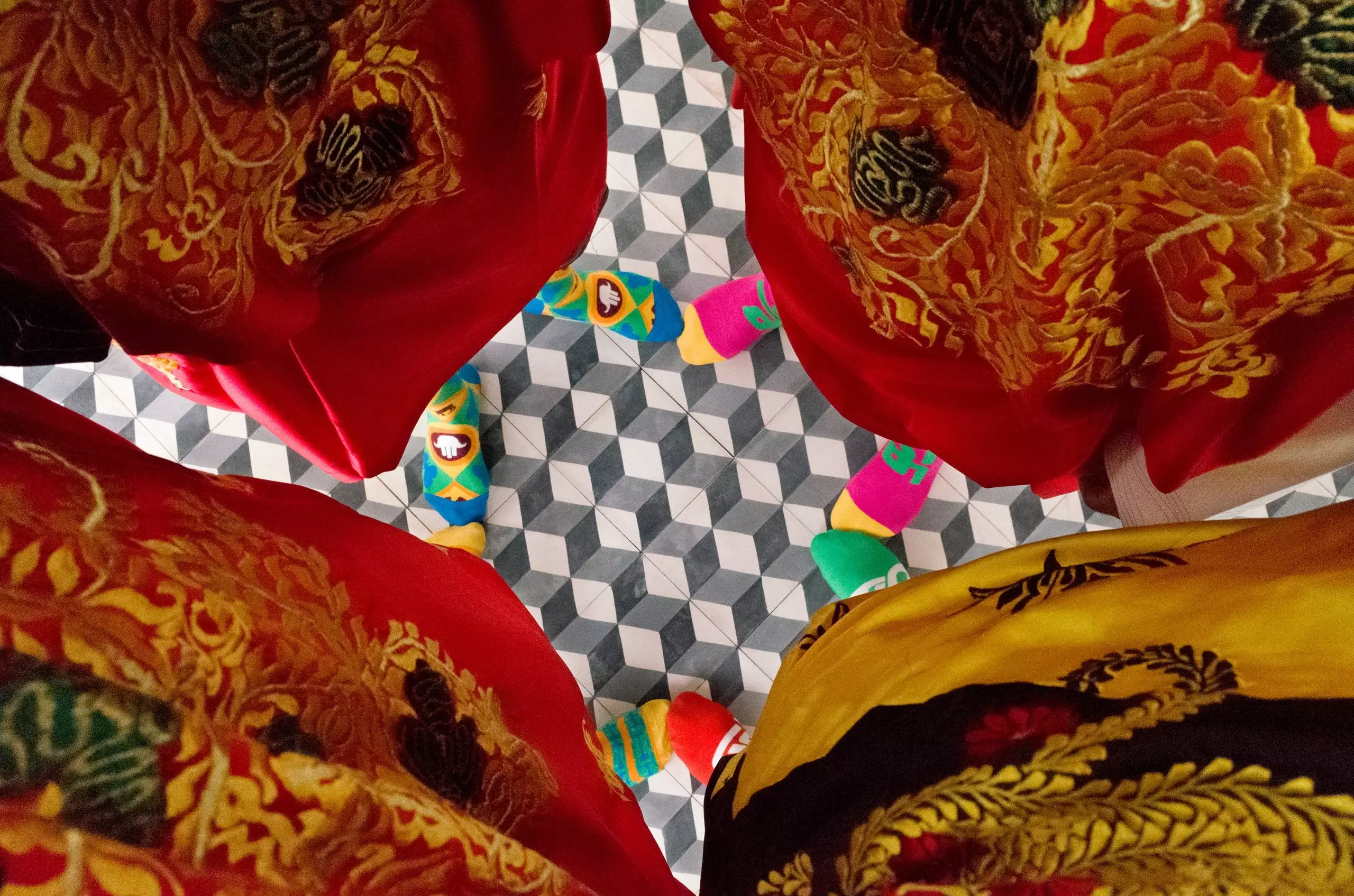 Happy Socks が Hassan Hajjaj と協力して、最もクールなデザインを作成