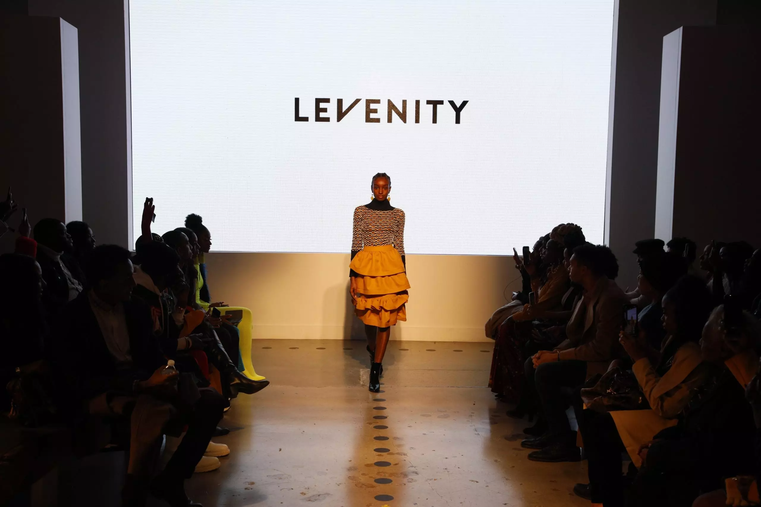 Le créateur Venny Etienne de LEVENITY présente une collection vibrante à ESSENCE Fashion House