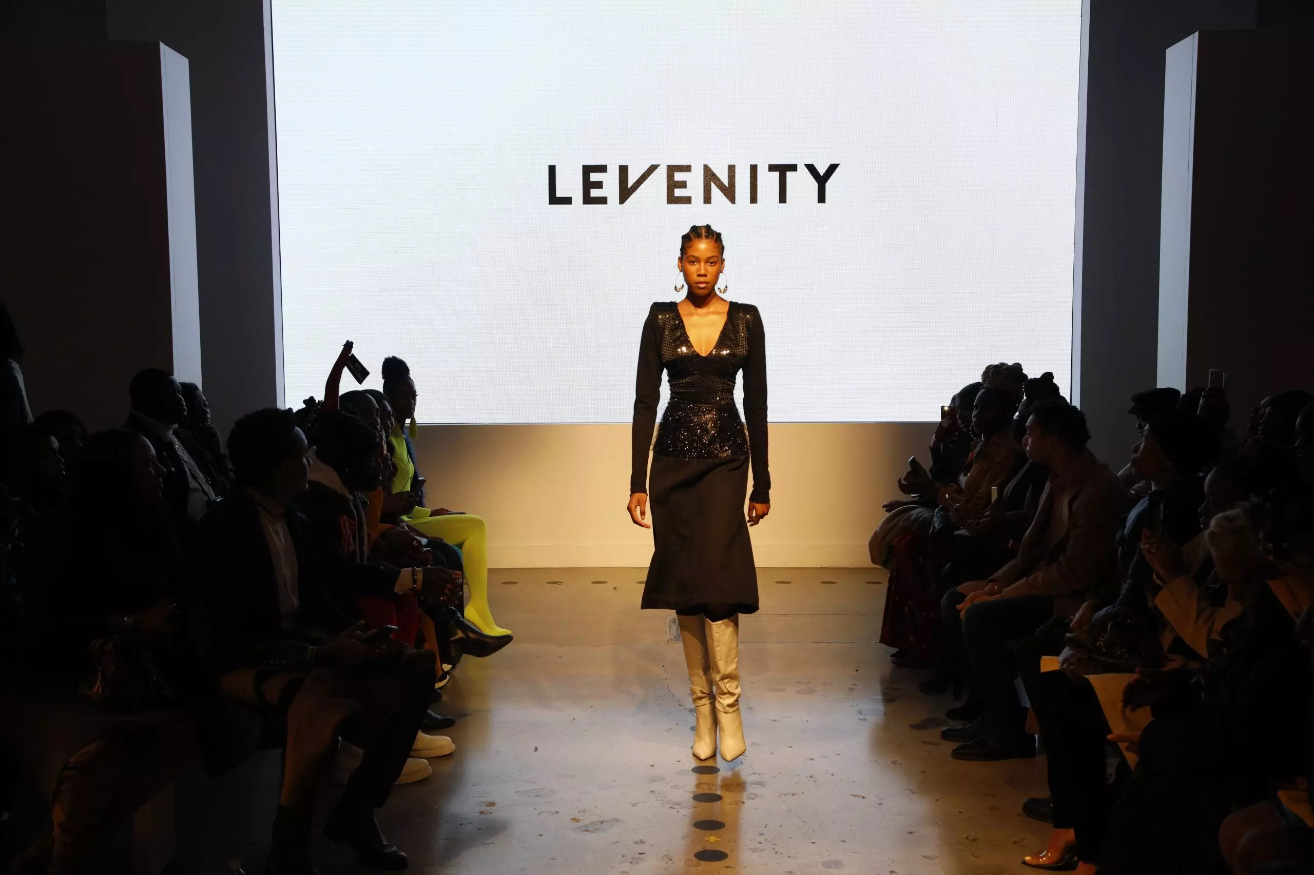 Le créateur Venny Etienne de LEVENITY présente une collection vibrante à ESSENCE Fashion House 9693_10