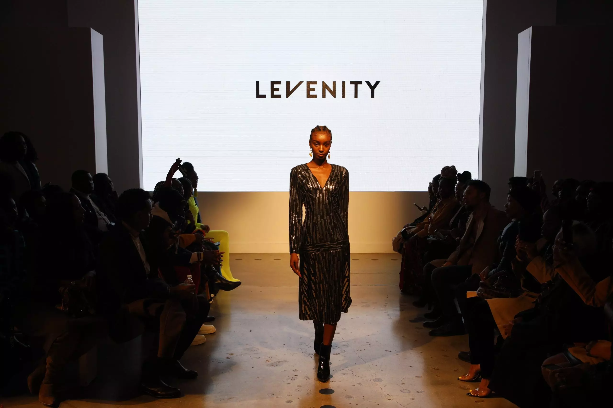 Le créateur Venny Etienne de LEVENITY présente une collection vibrante à ESSENCE Fashion House 9693_13