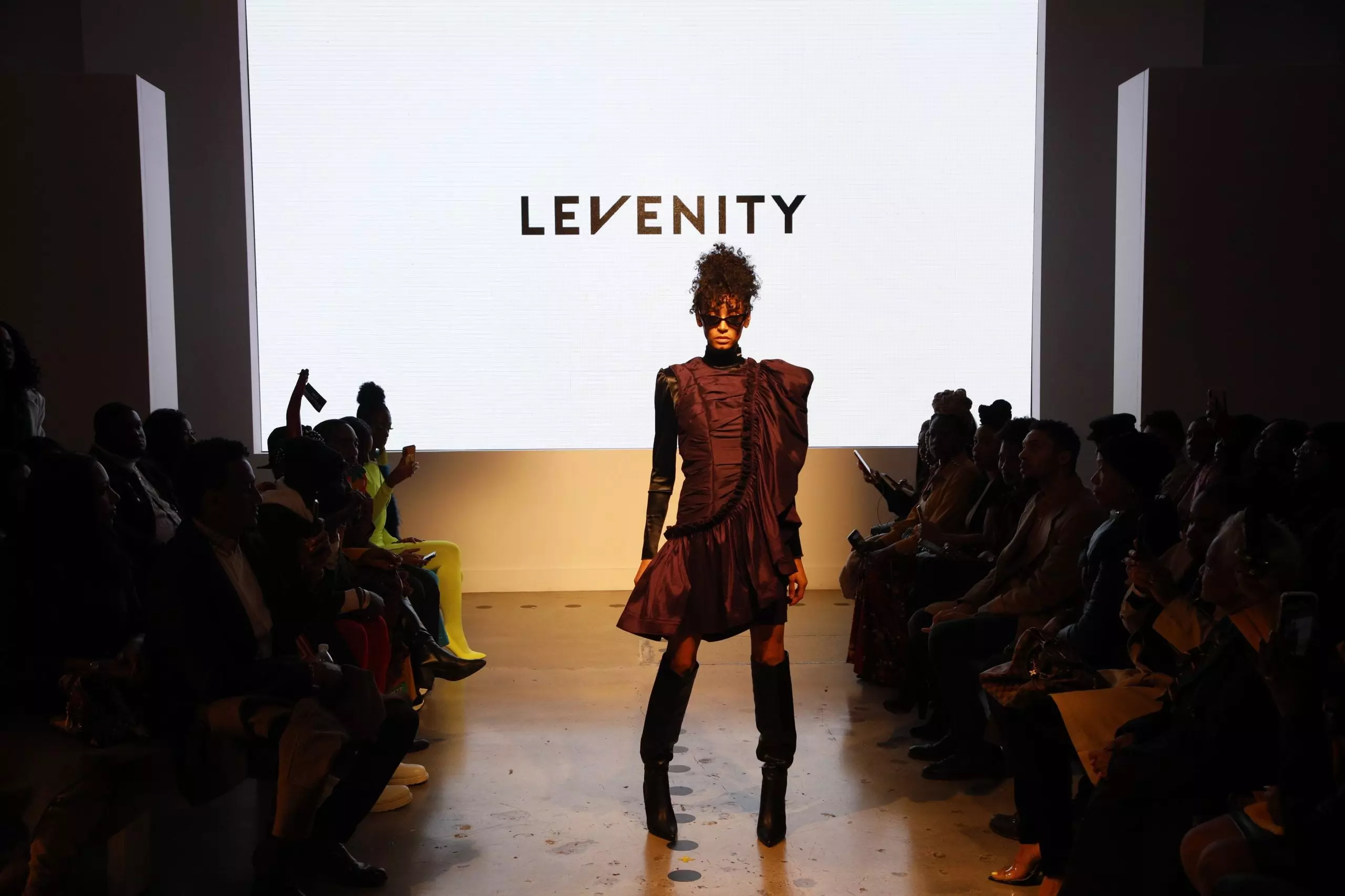 Le créateur Venny Etienne de LEVENITY présente une collection vibrante à ESSENCE Fashion House