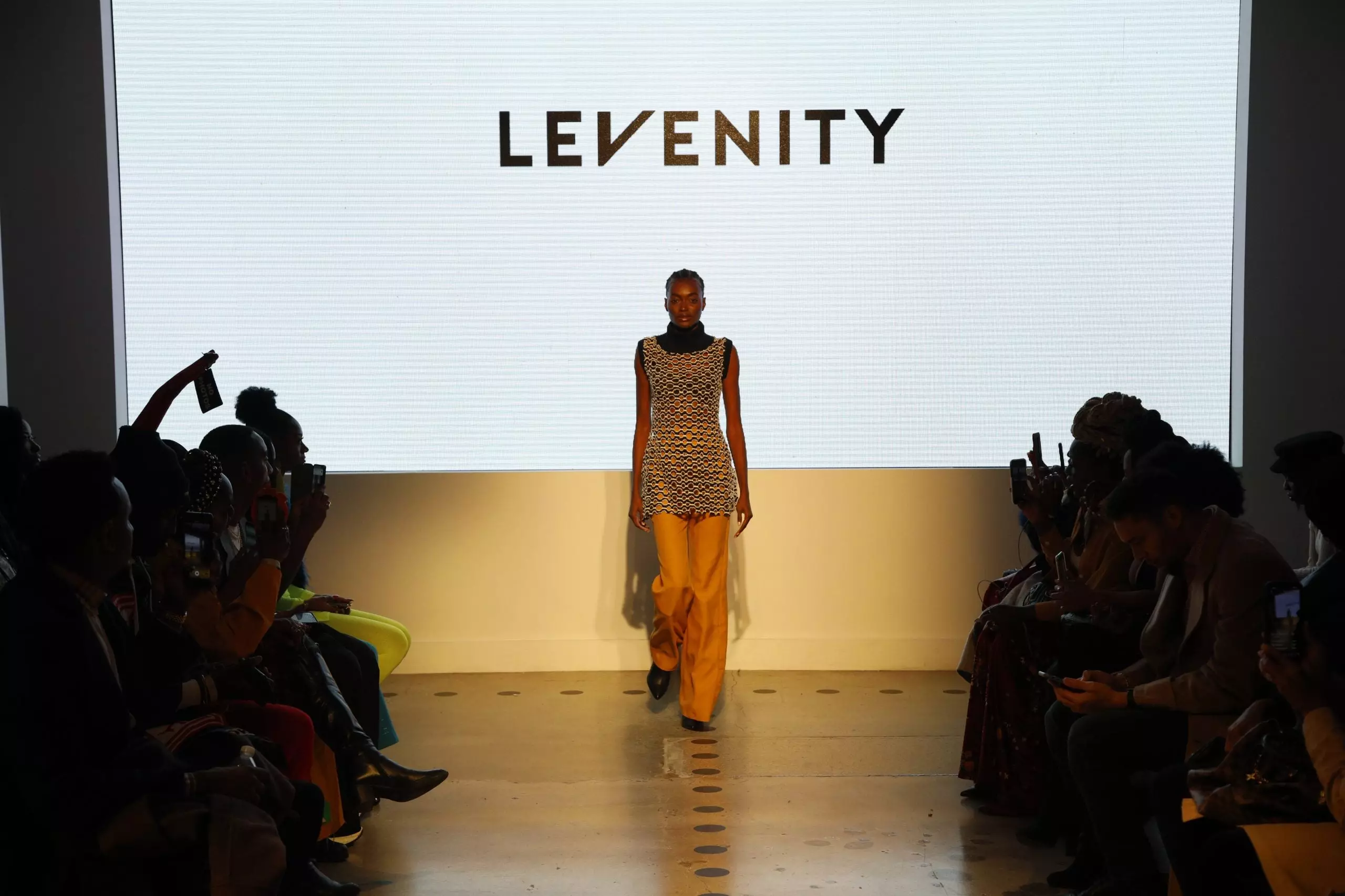 Le créateur Venny Etienne de LEVENITY présente une collection vibrante à ESSENCE Fashion House 9693_3