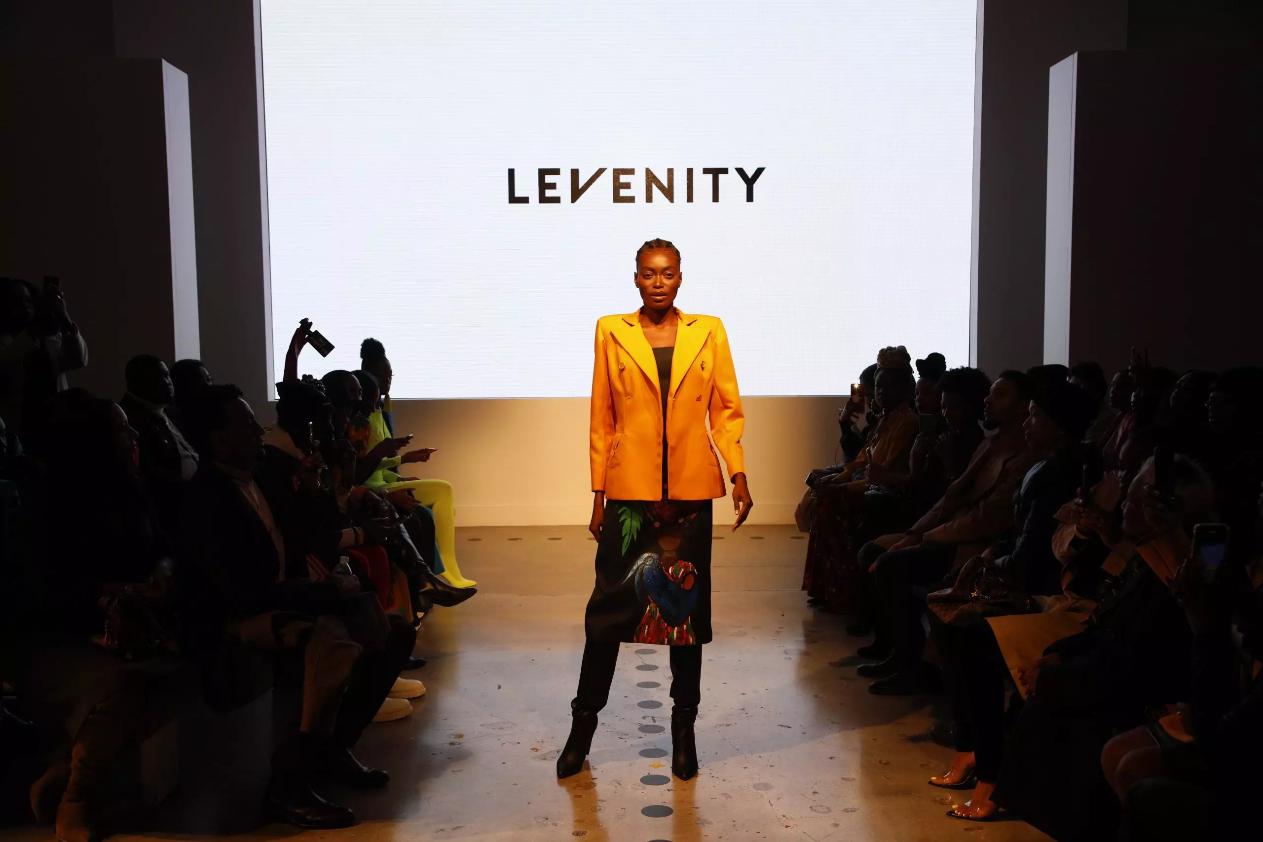 Le créateur Venny Etienne de LEVENITY présente une collection vibrante à ESSENCE Fashion House 9693_8